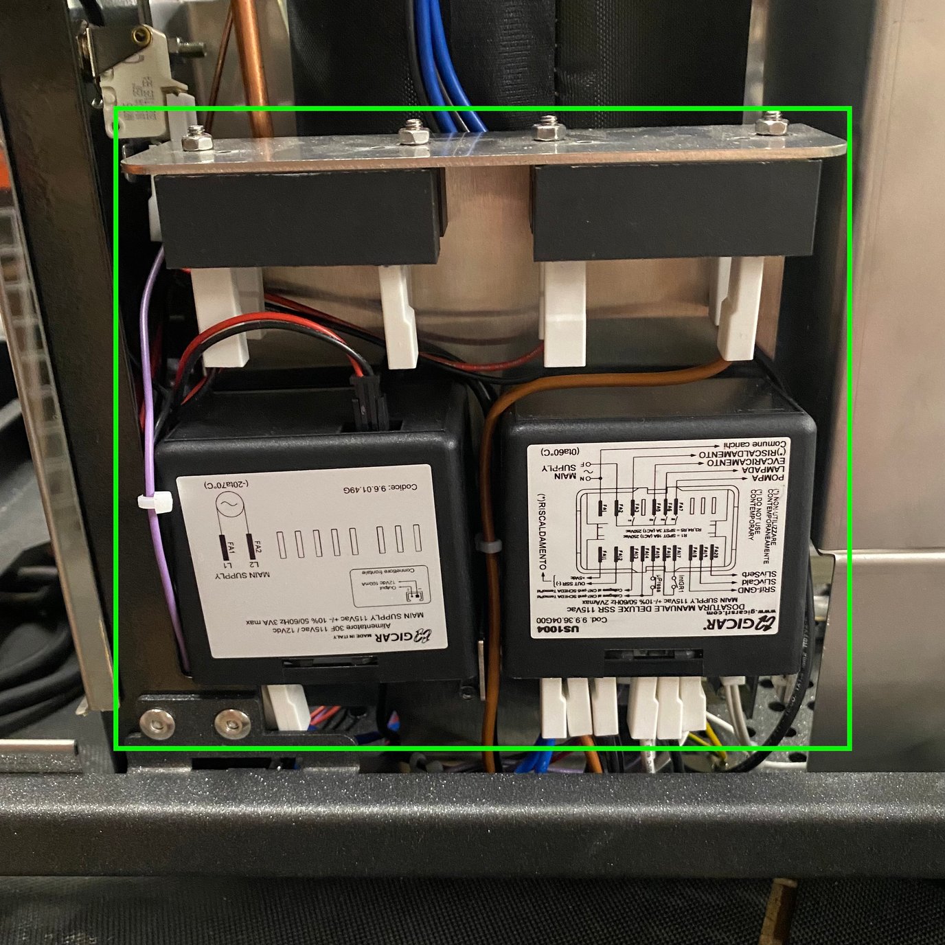 ECM Synchronika: Drain Port Access