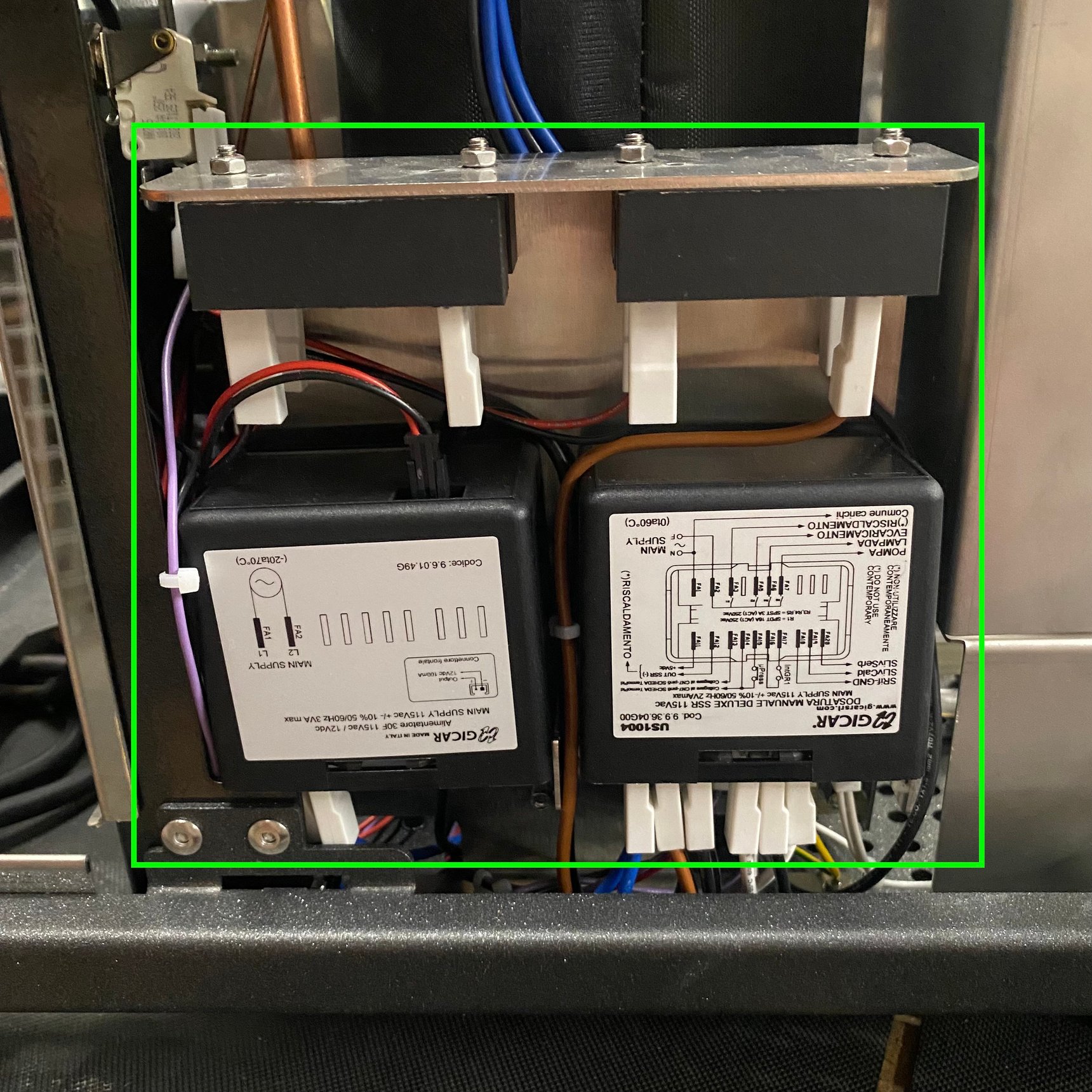 ECM Synchronika: Drain Port Access