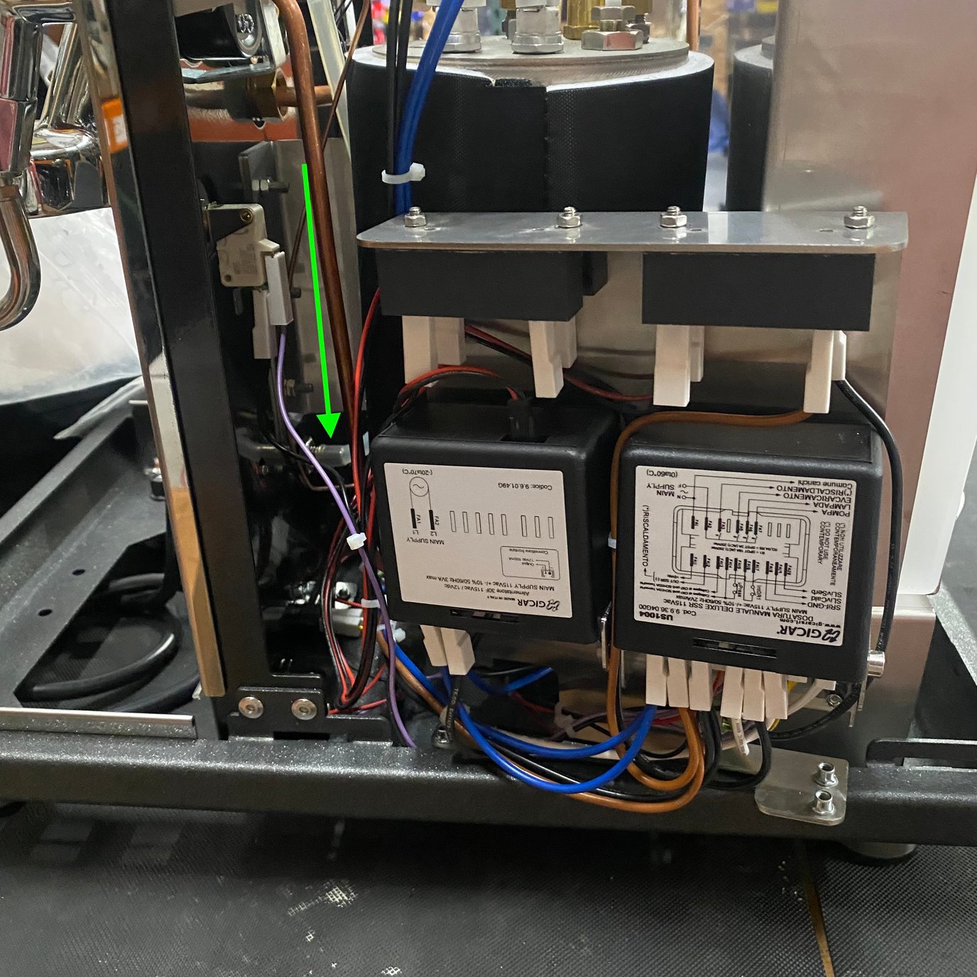 ECM Synchronika: Drain Port Access