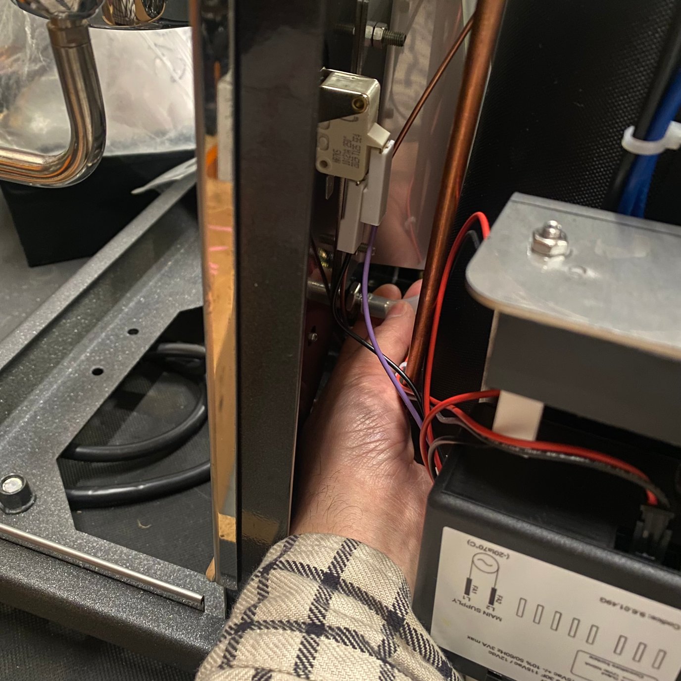 ECM Synchronika: Drain Port Access