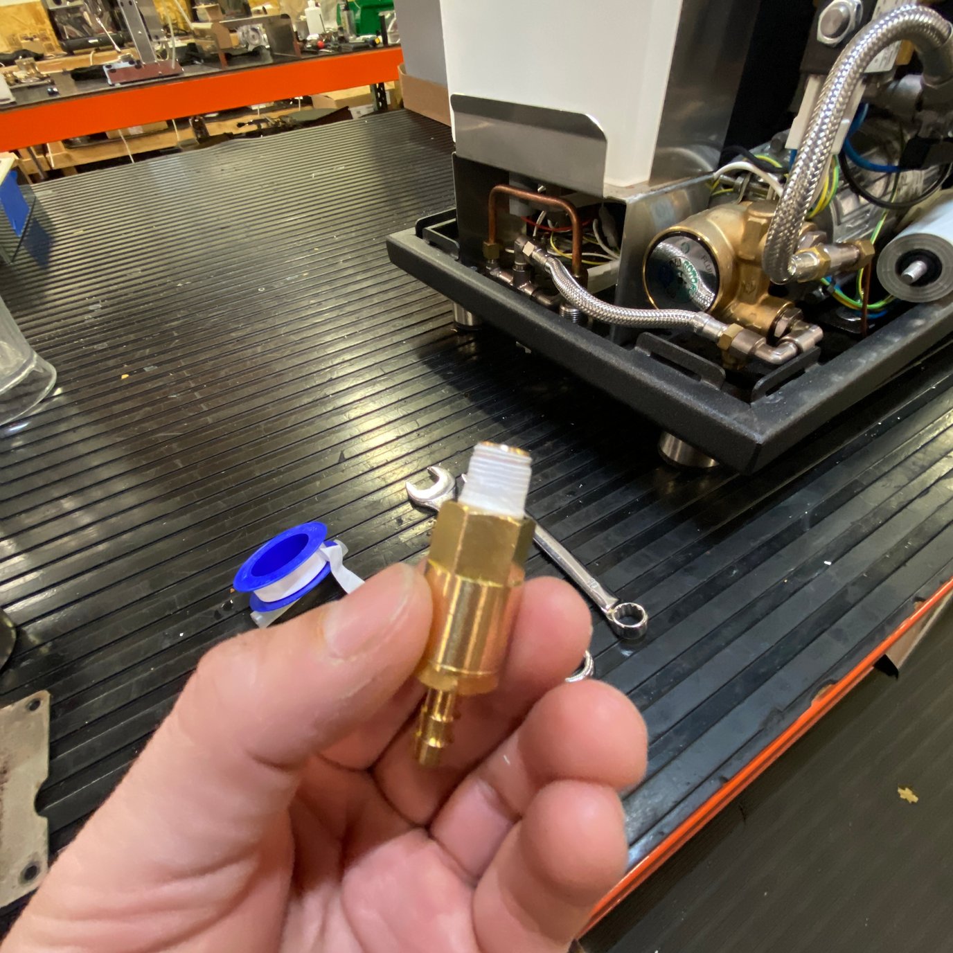ECM Synchronika: Expansion Valve Replacement (post-2021 machines)