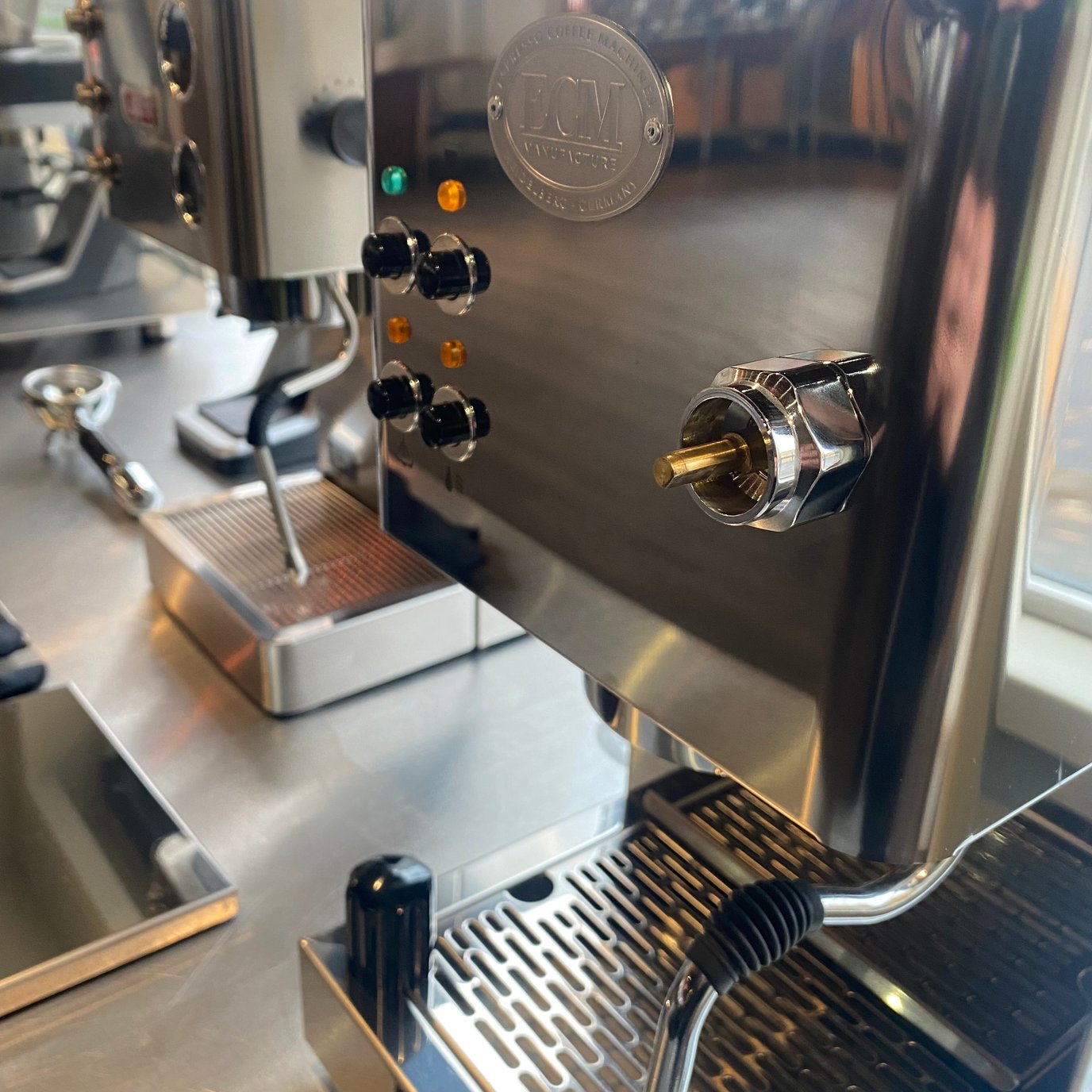 ECM Casa: Tightening the Steam Valve Assembly