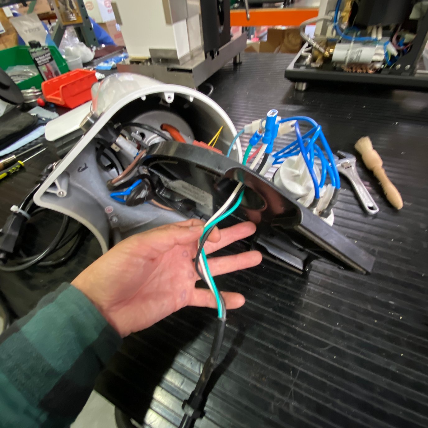 Eureka Helios 80: Replacing Power Cable