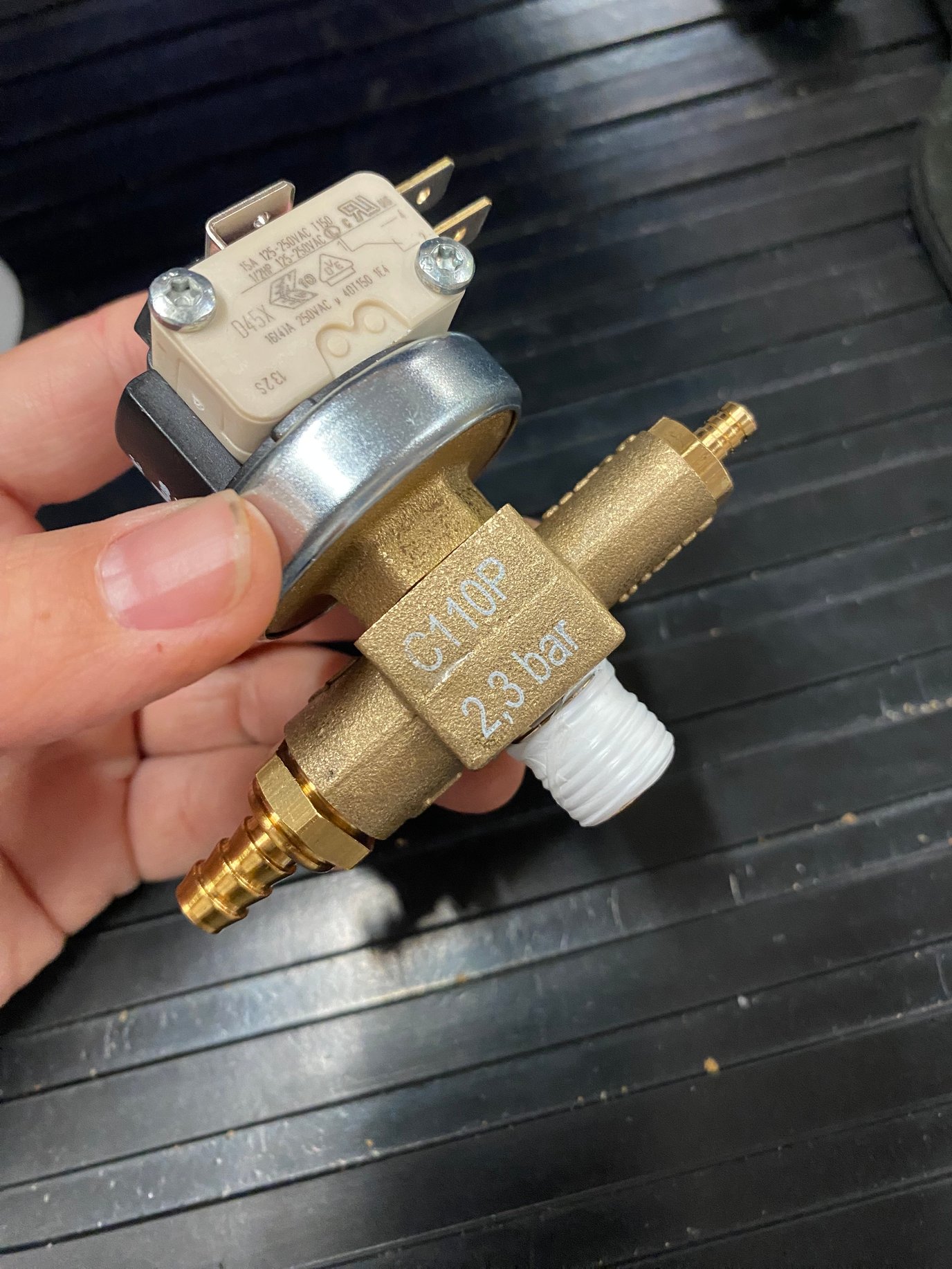 Bezzera BZ10: Safety Valve/Vacuum Breaker/Pressure Stat Service