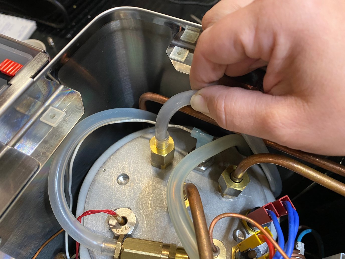 Lelit Bianca: Leaking from the Drain Port (The Pinch Test)